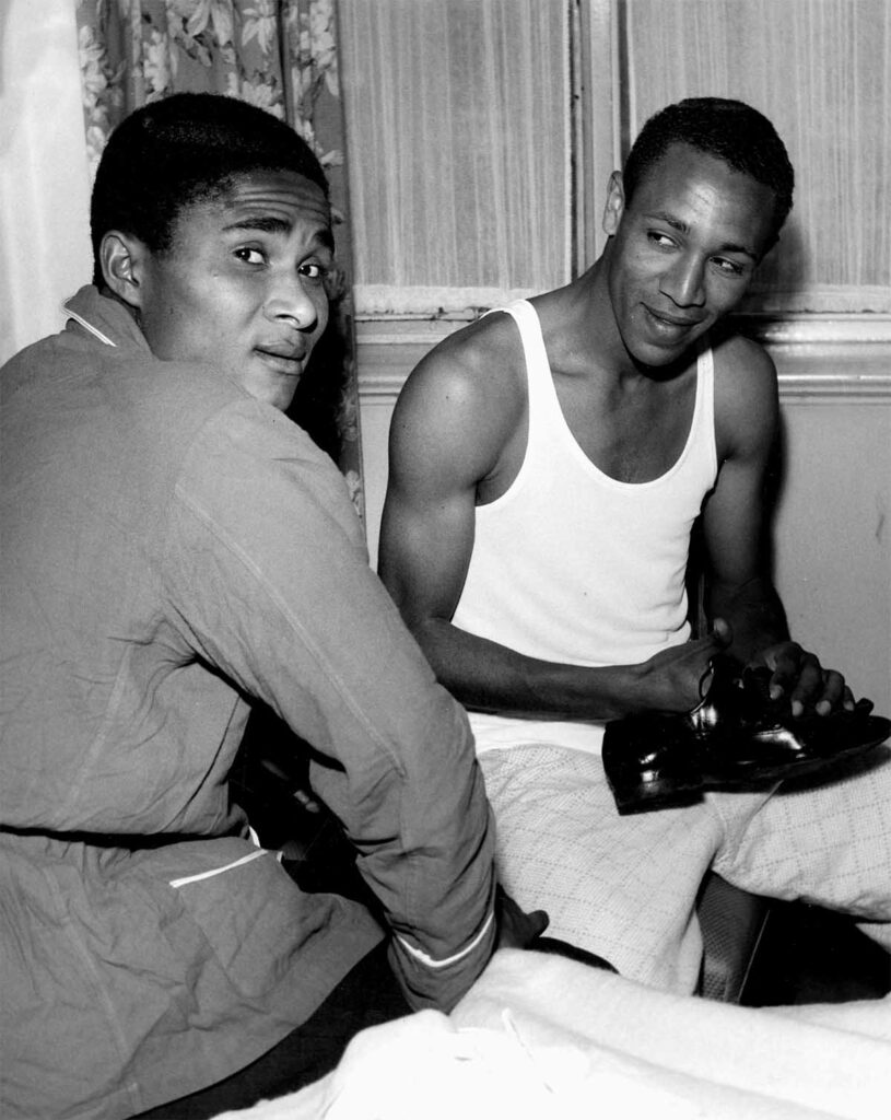 Su padre murió trabajando en el ferrocarril, su madre se deslomó para ...